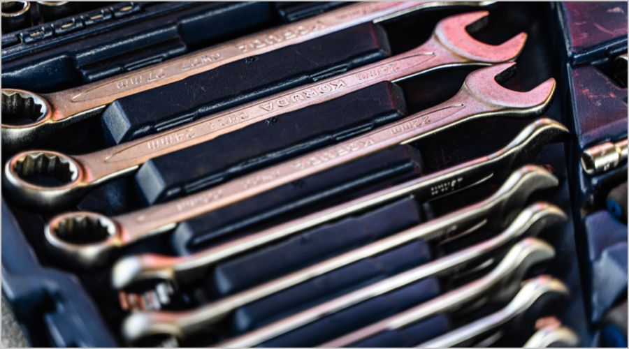 スパナ レンチ 違いを徹底解説｜利用シーンと使い分け方は？
